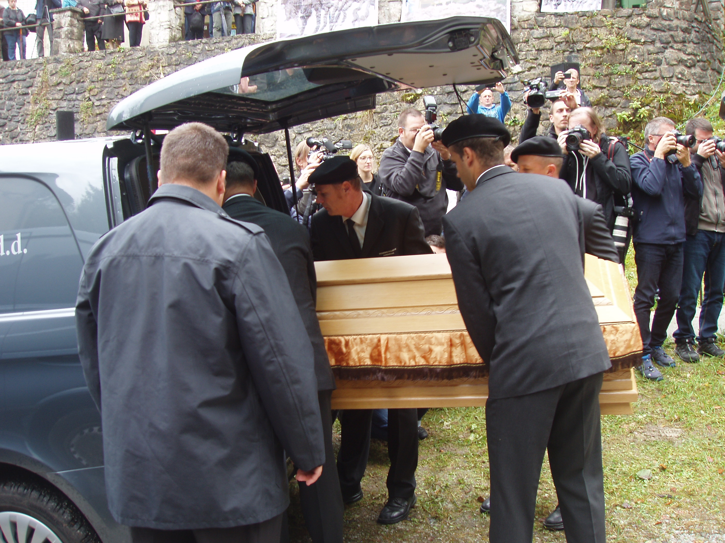 Huda jama, strogo čuvana tajna - Crkva na kamenu